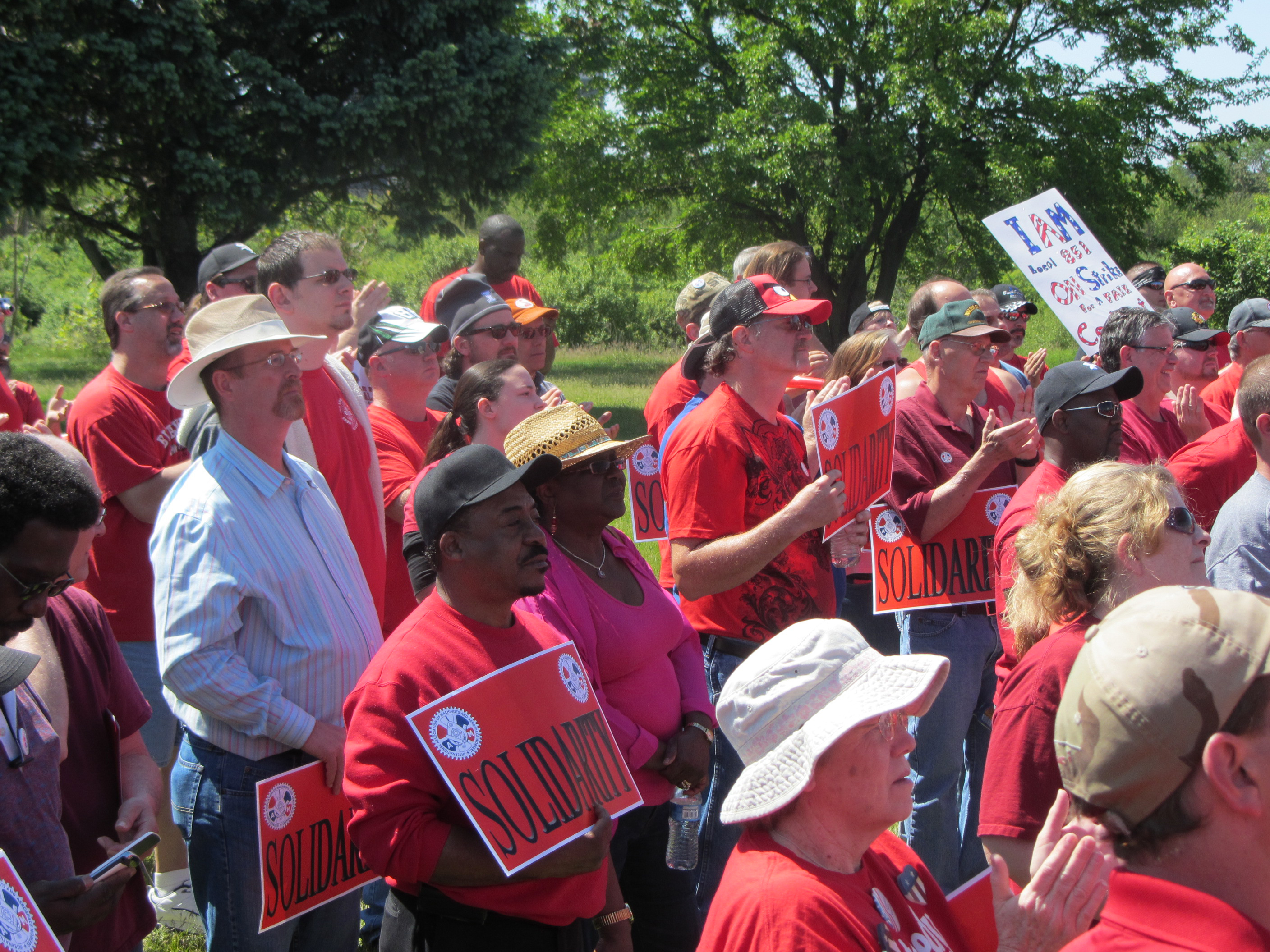 Machinists Strike as Caterpillar Demands Non-Union Wage Rates | Labor Notes