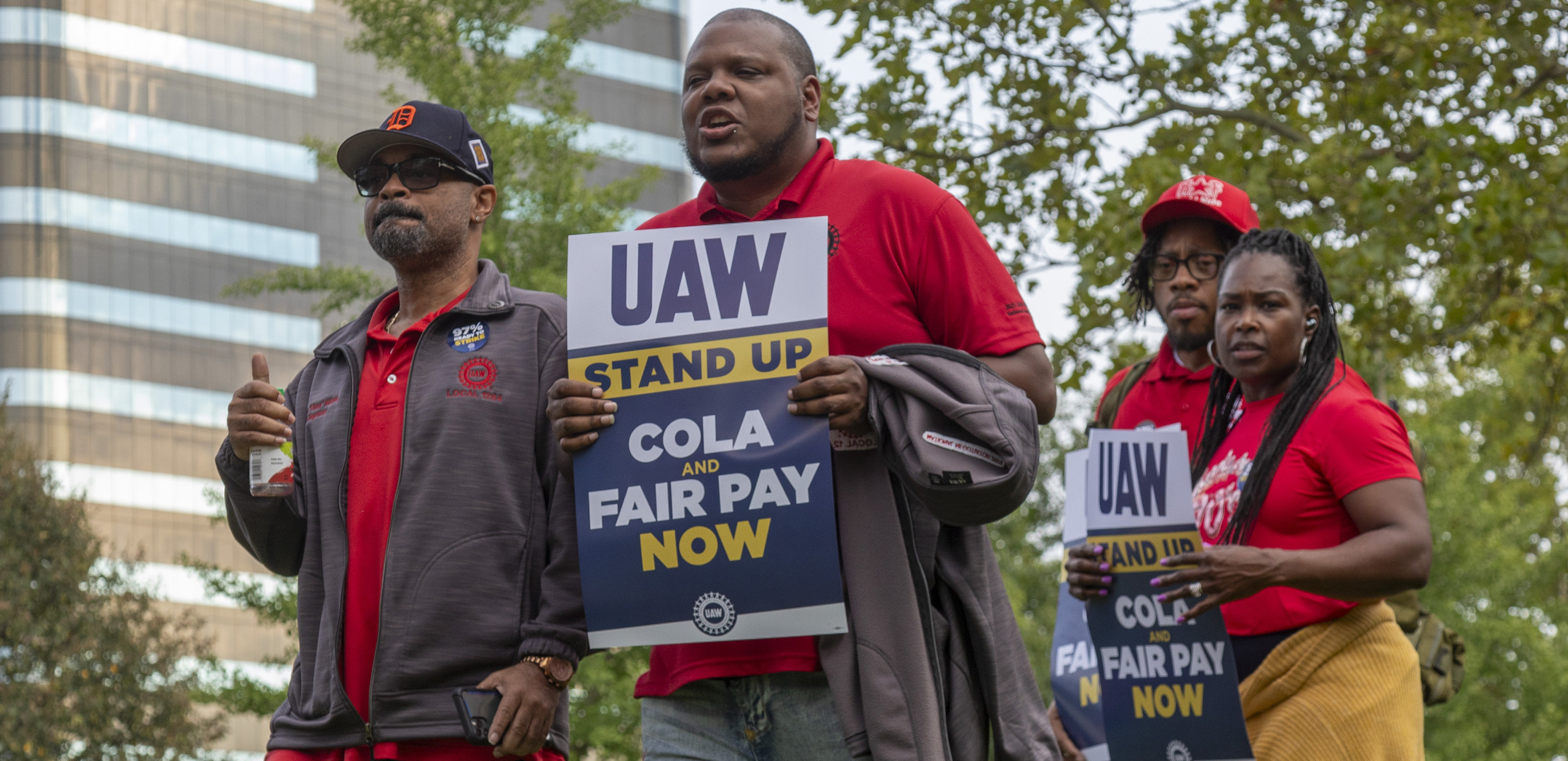 VIDEO: Stand with the UAW: Record Profits Means Record Contracts ...