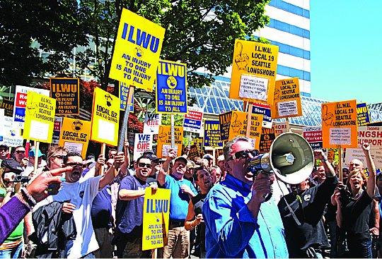 Longshore Workers Block Train, Occupy Terminal | Labor Notes